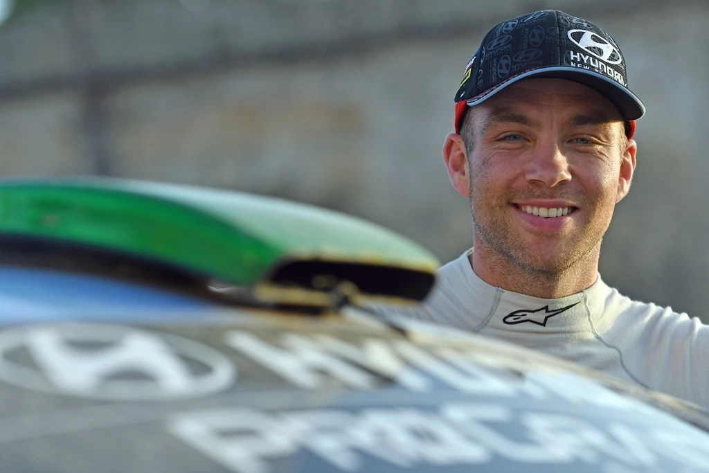 Clean run to fourth for Paddon in Sardinia