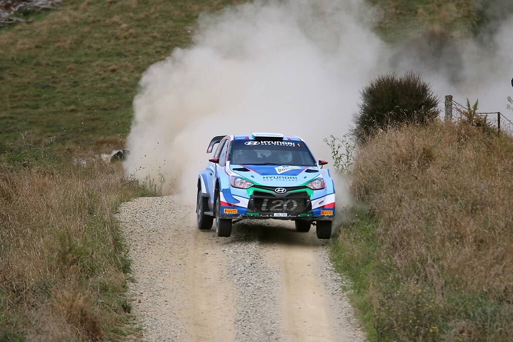 Paddon and Kennard dominate Otago Rally